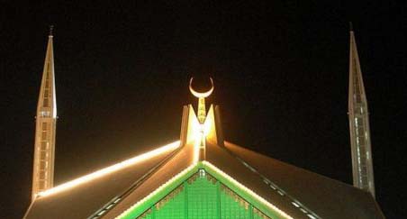 Sun and crescent moon manifested in the Roman Catholic Eucharist