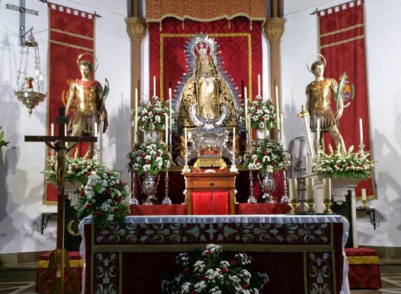 Spaniards parade a Catholic skull in Arjona